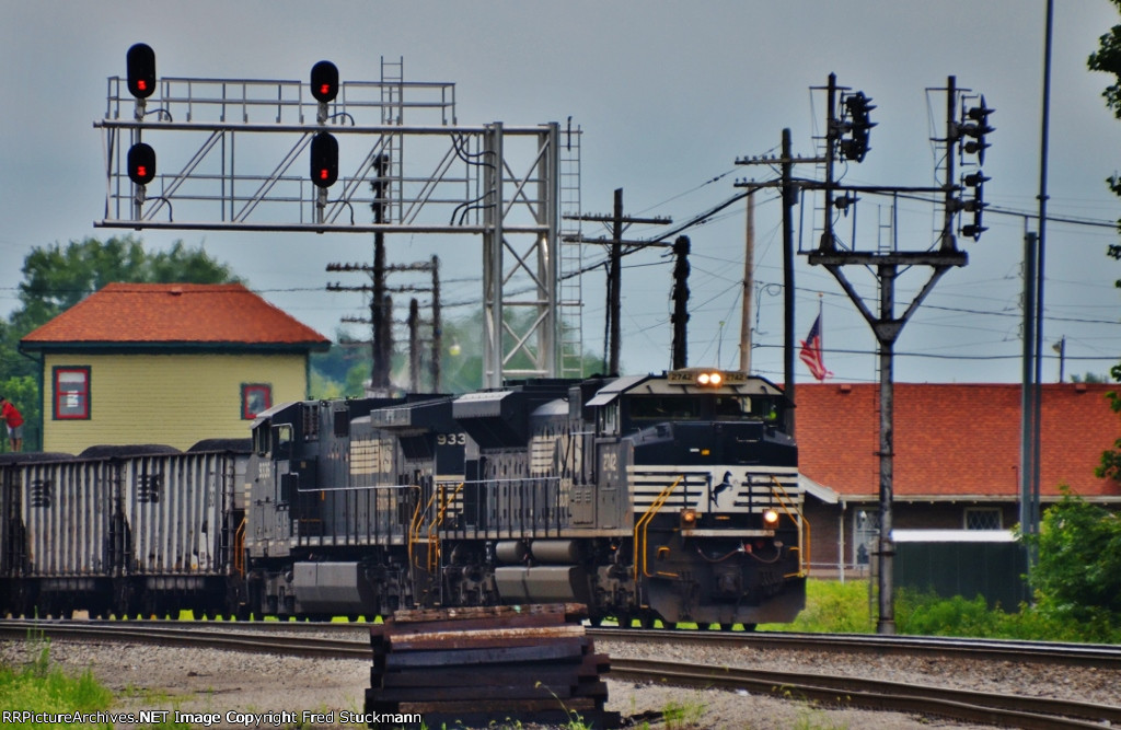 NS 2742 leads the coal loaded Top Gons north.